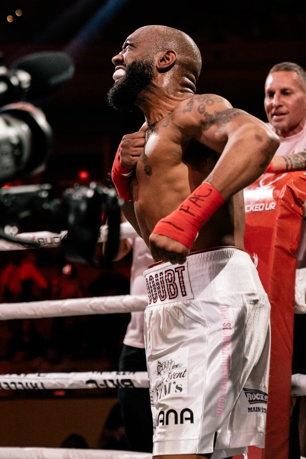 Austin Trout lands title in bare knuckle fight against Luis Palomino at ...