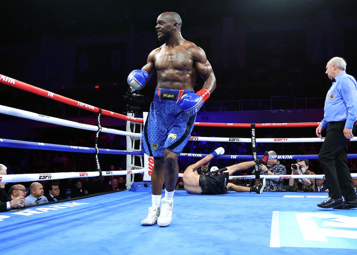Troy Isley drops & stops Marcos Hernandez in seventh round - FIGHTMAG