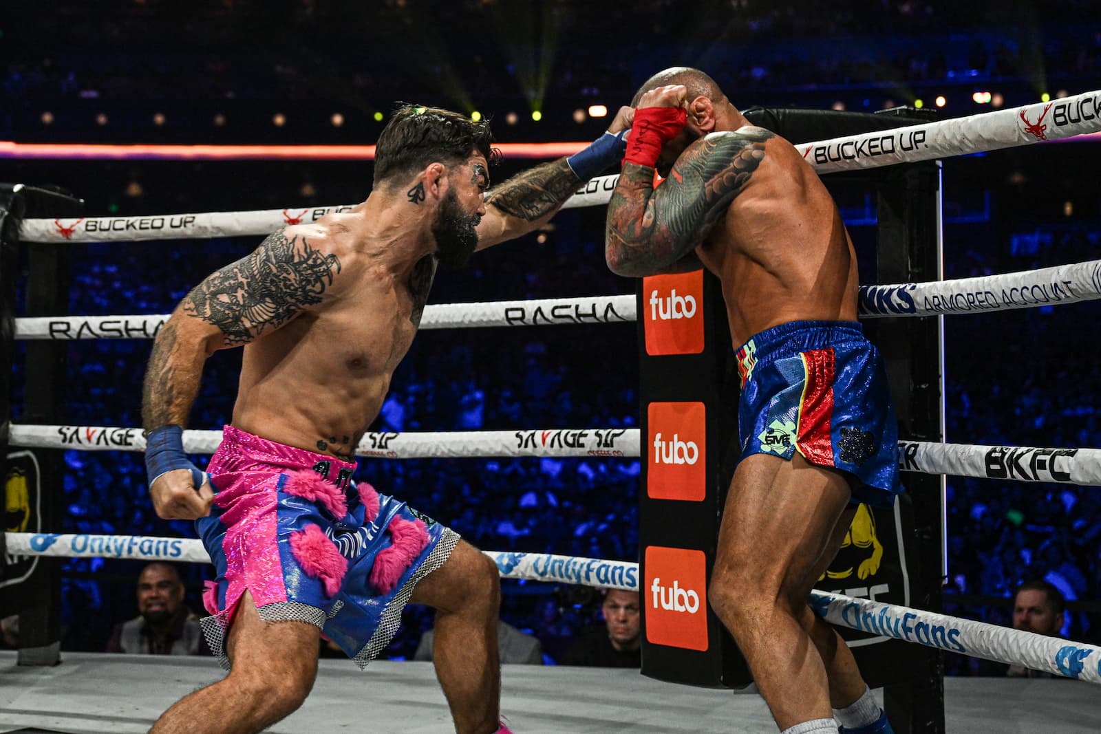 Knucklemania 4 photos: Mike Perry KO's Thiago Alves in first round - FIGHTMAG