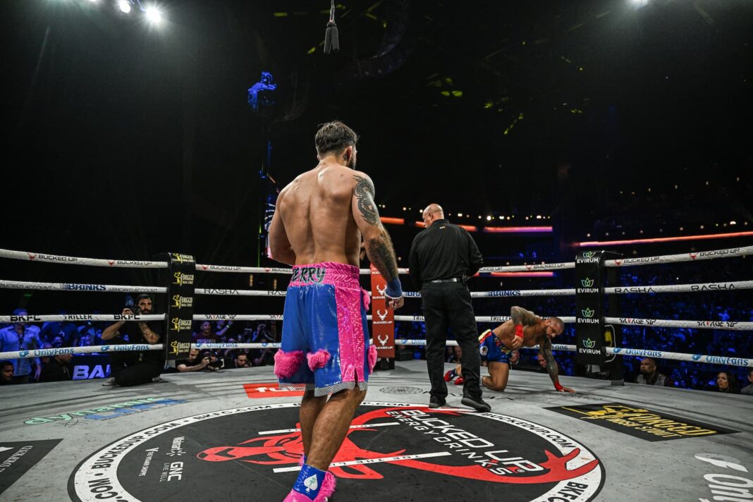 Knucklemania 4 photos: Mike Perry KO's Thiago Alves in first round ...