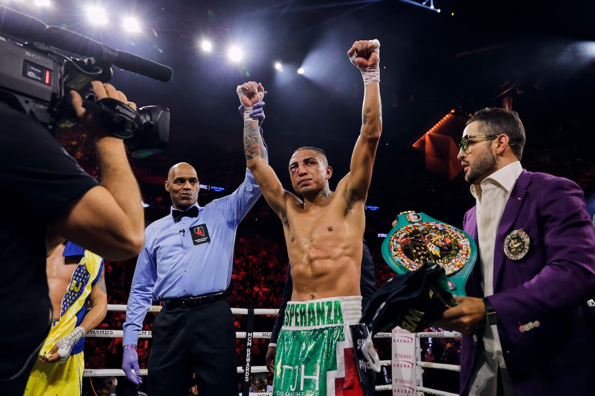 Mario Barrios drops Fabian Andres Maidana in third round en route to ...