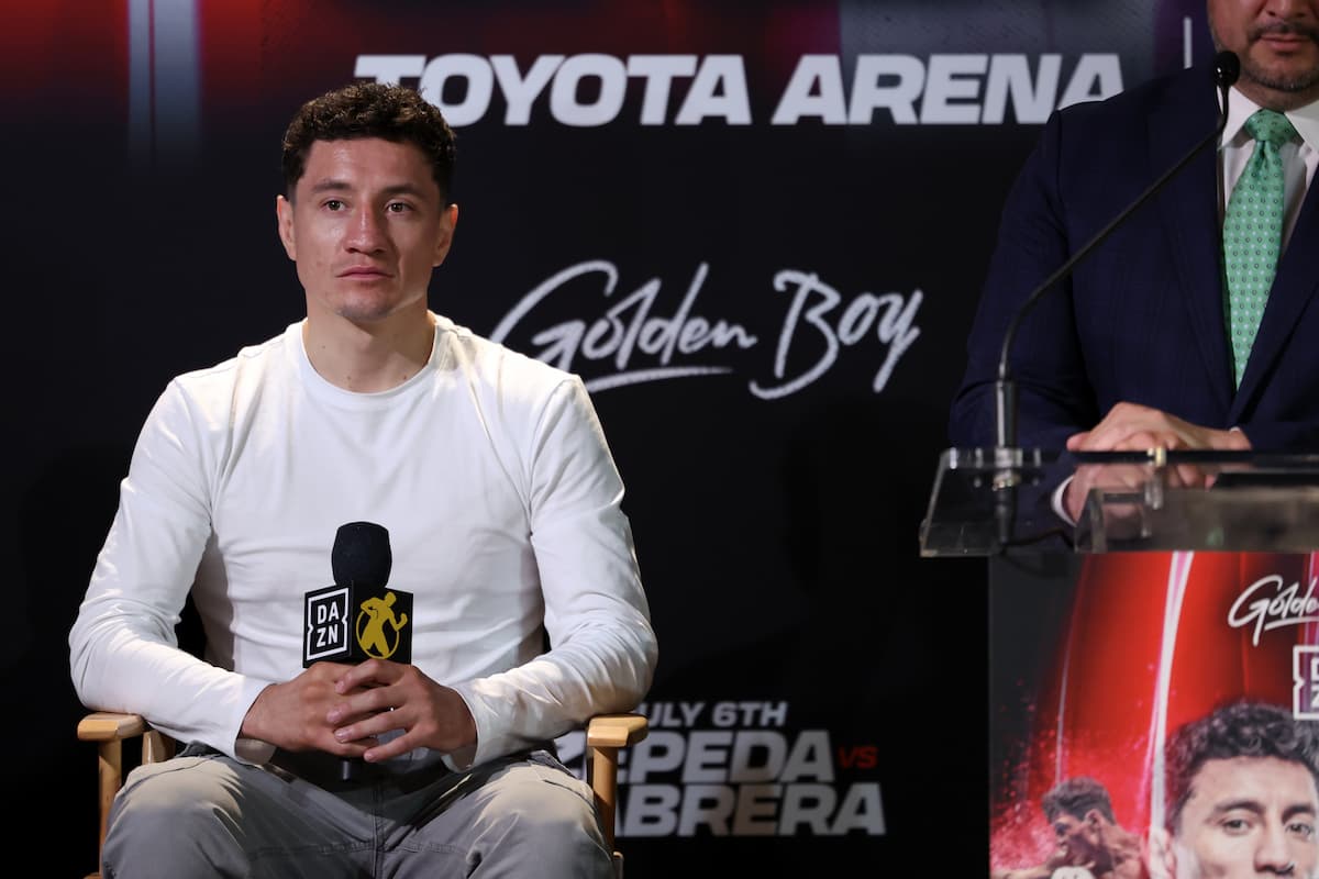 Photos: William Zepeda vs Giovanni Cabrera first press conference face-off - FIGHTMAG