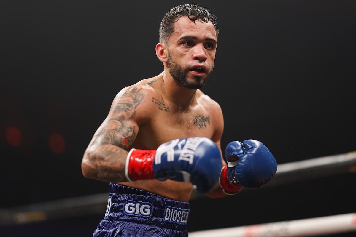 Video: Oscar Collazo gets tagged, bests Gerardo Zapata by decision to ...