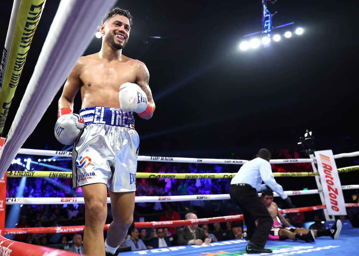 Video: Robeisy Ramirez KO's Brandon Leon Benitez in seventh round with ...