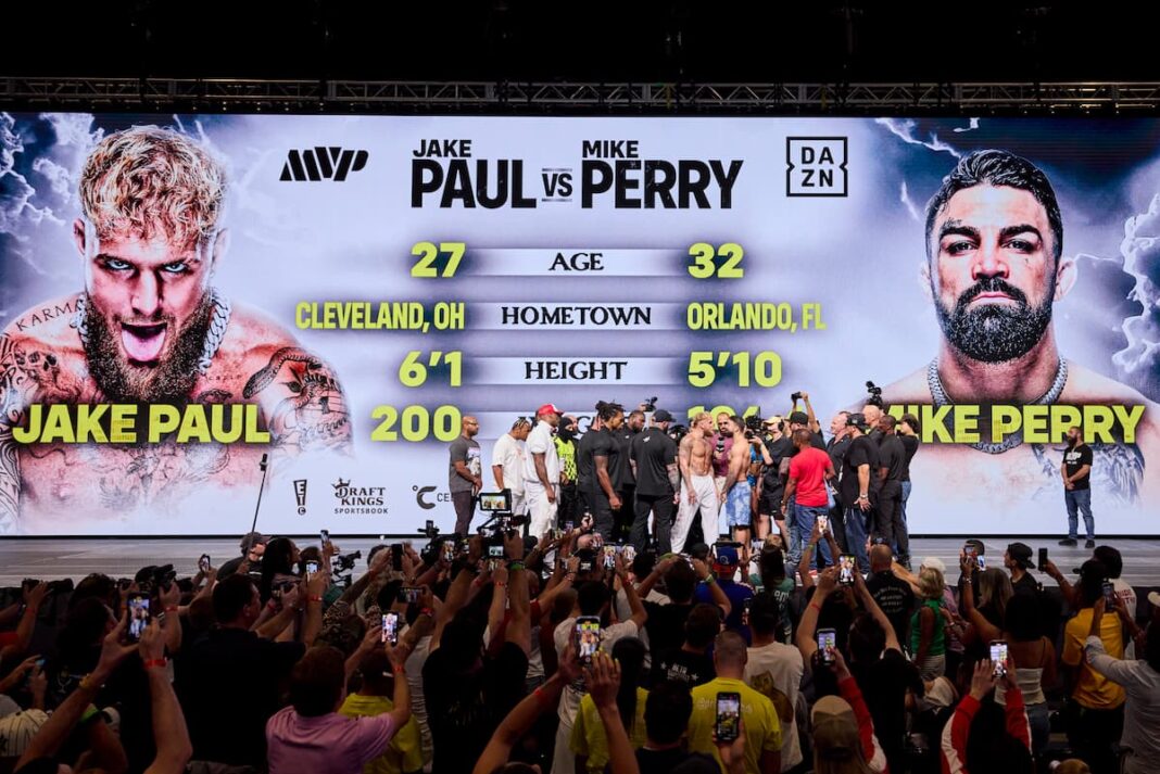 Photos: Jake Paul vs Mike Perry on weight for 200 lbs boxing fight in ...