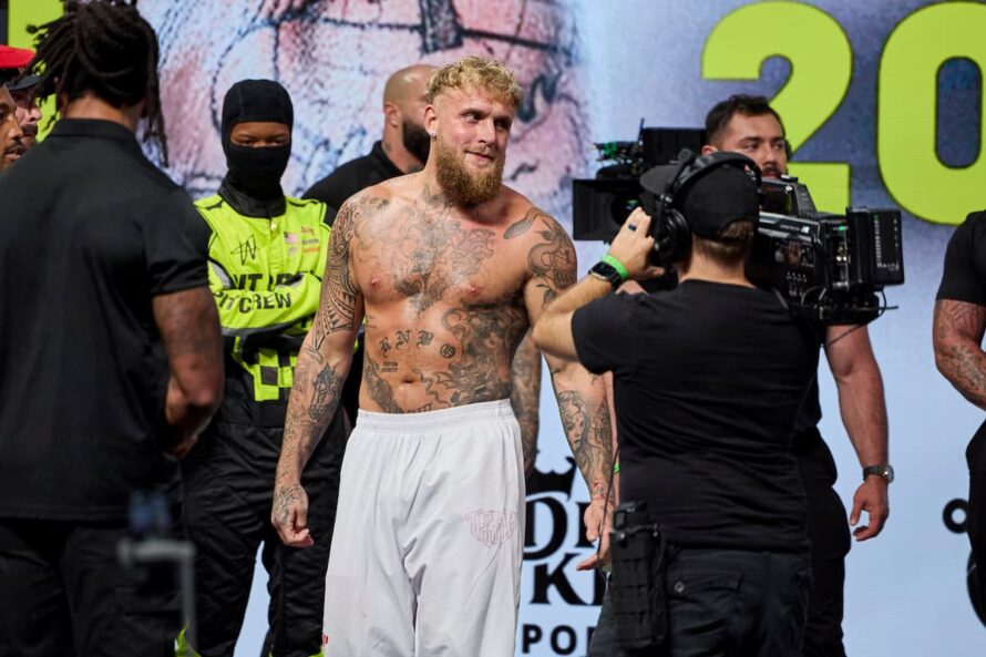 Photos: Jake Paul vs Mike Perry on weight for 200 lbs boxing fight in ...
