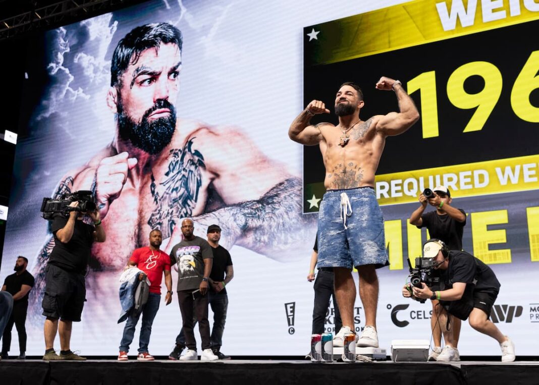 Photos: Jake Paul vs Mike Perry on weight for 200 lbs boxing fight in ...