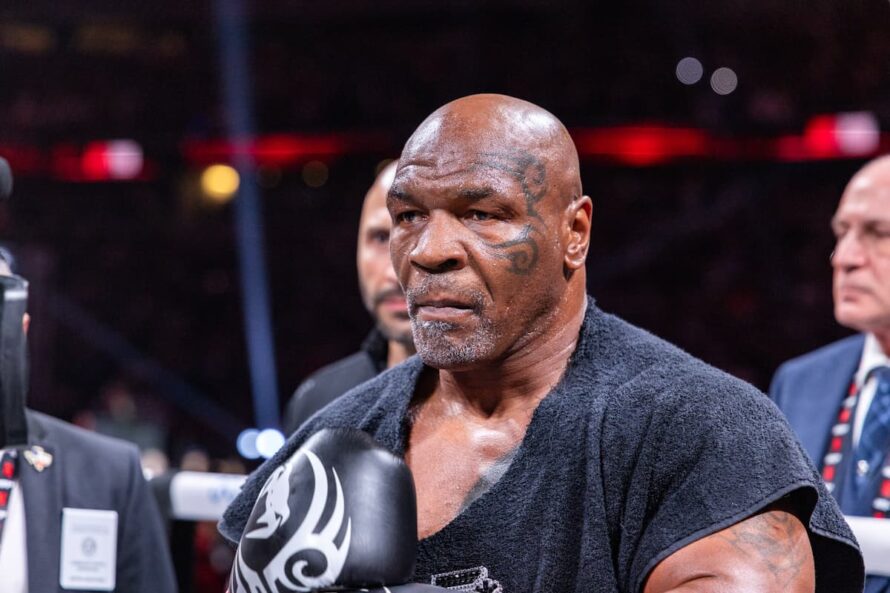 Jake Paul vs Mike Tyson: Over 60 photos from boxing event on Netflix ...