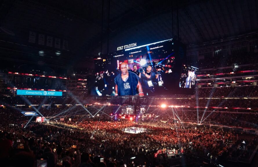 Jake Paul vs Mike Tyson: Over 60 photos from boxing event on Netflix ...