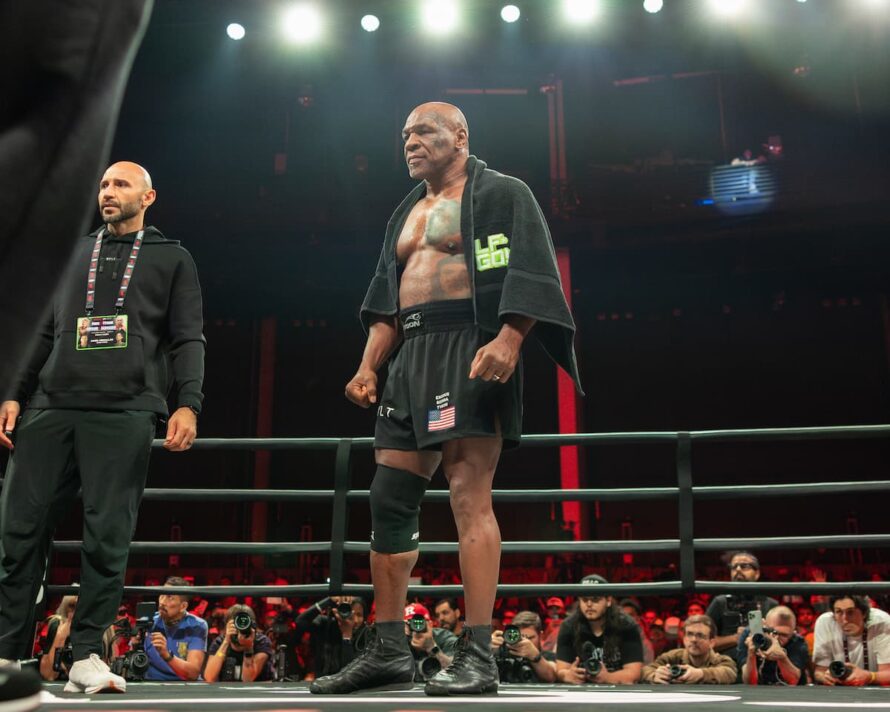 Photos: Mike Tyson & Jake Paul showcase skills at pubic workout - FIGHTMAG