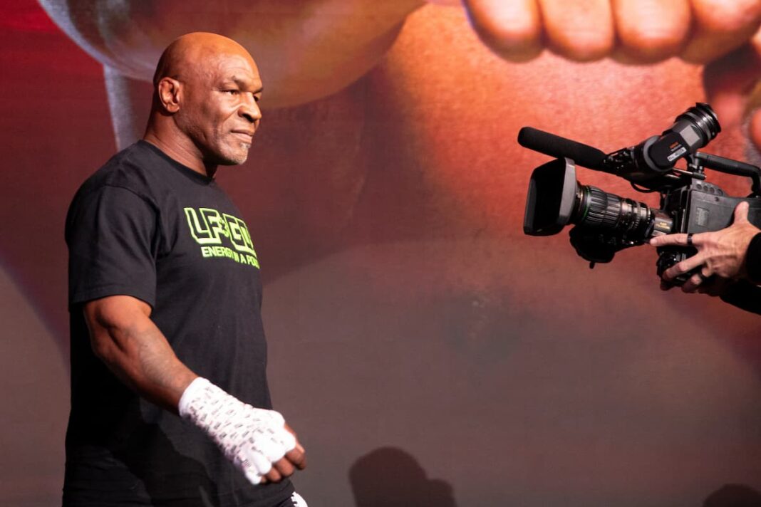 Photos: Mike Tyson & Jake Paul showcase skills at pubic workout - FIGHTMAG