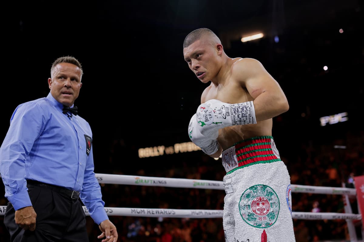 Full fight video: Isaac 'Pitbull' Cruz claims title by TKO against ...