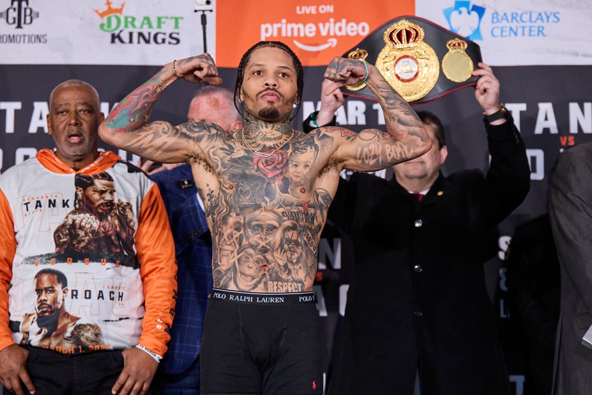 Photos: Gervonta Davis vs Lamont Roach Jr official for 135 lbs title in ...