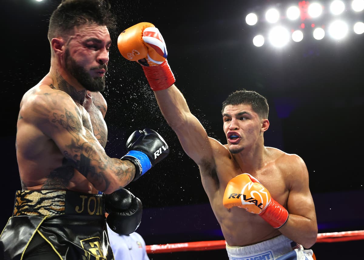 Full fight video: Xander Zayas drops & stops Jorge Fortea with body ...