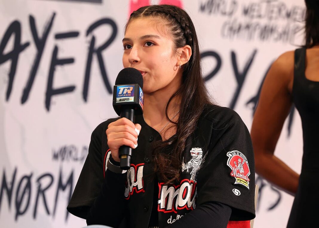 Perla Bazaldua signs with Top Rank, lands fight on Navarrete vs Suarez ...