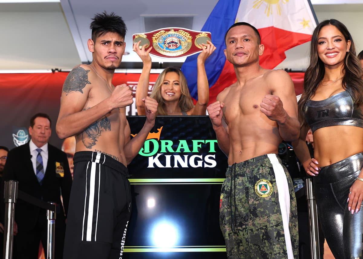 Photos: Emanuel Navarrete vs Charly Suarez on weight for 130 lbs title in San Diego - FIGHTMAG