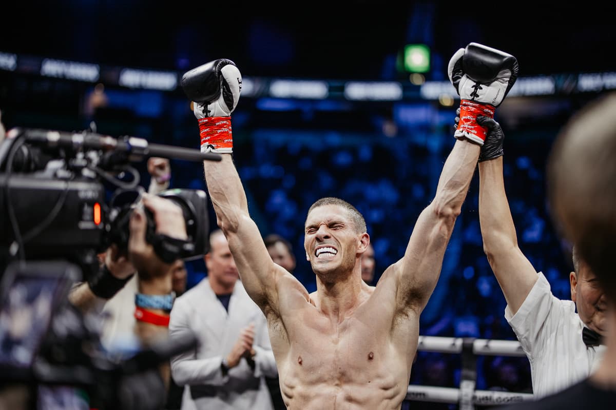 Video: Joey Essex scores decision over Numeiro in Misfits Boxing debut ...