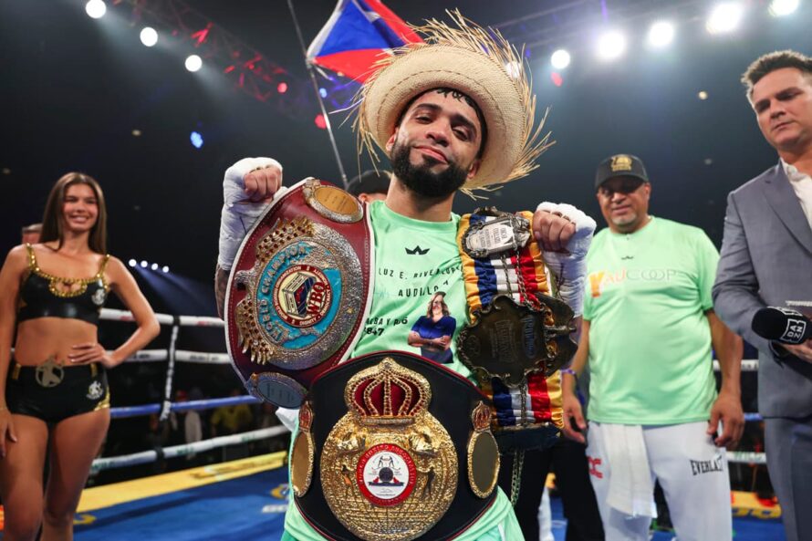 Photos: Oscar Collazo retains unified title with TKO over Jayson Vayson ...