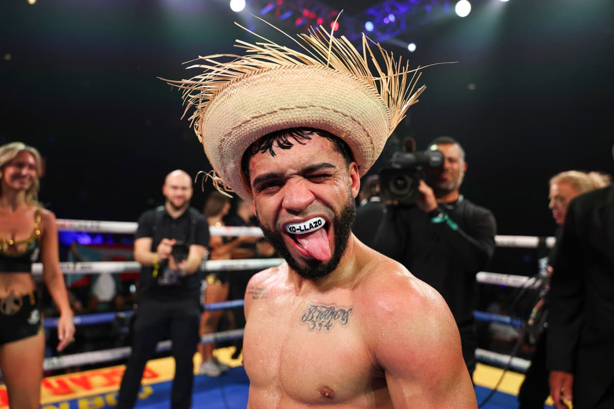 Photos: Oscar Collazo retains unified title with TKO over Jayson Vayson ...