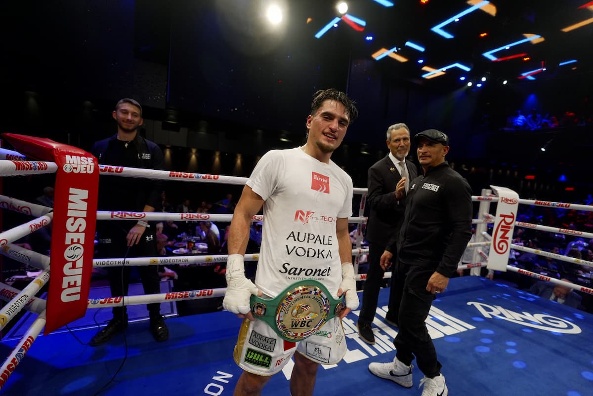 Live results: Mikaela Mayer defeats Mary Spencer to become three-weight ...