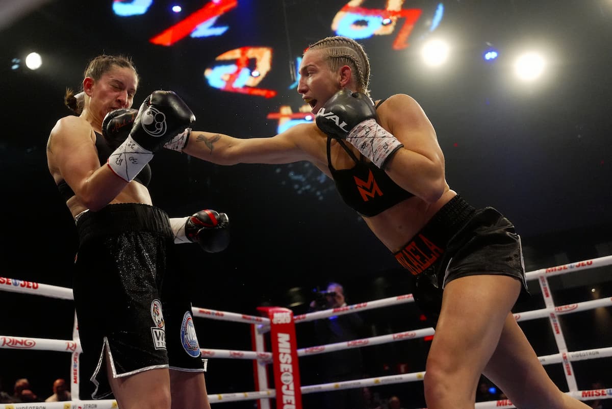 Live results: Mikaela Mayer defeats Mary Spencer to become three-weight ...