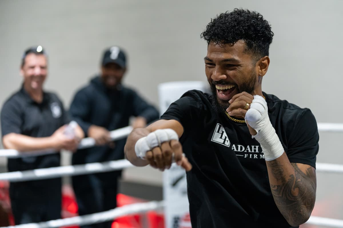 Photos: Lara, Mosley and more showcase skills at Pitbull vs Roach media workout - FIGHTMAG