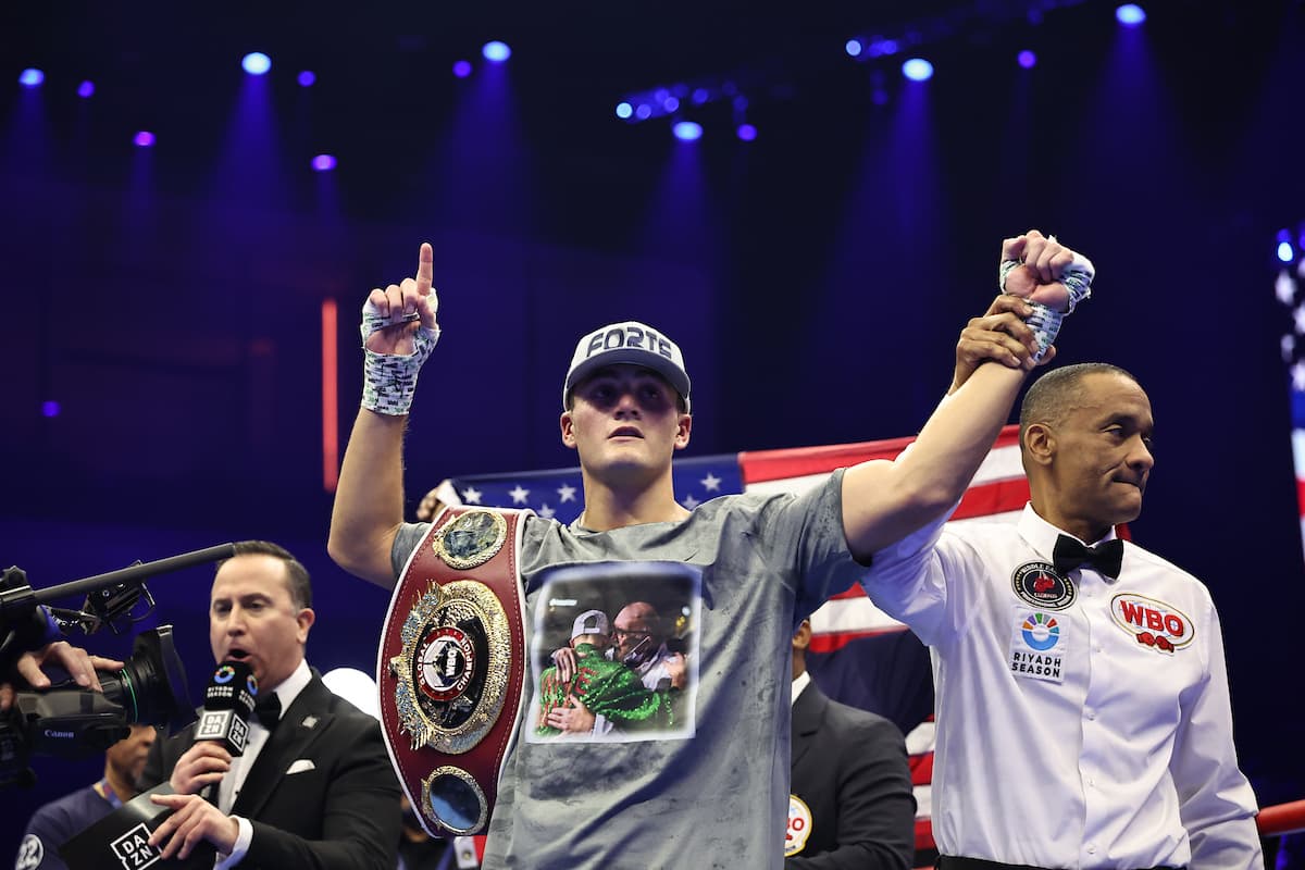 Video: Vito Mielnicki Jr stops Samuel Nmomah in ninth round - FIGHTMAG