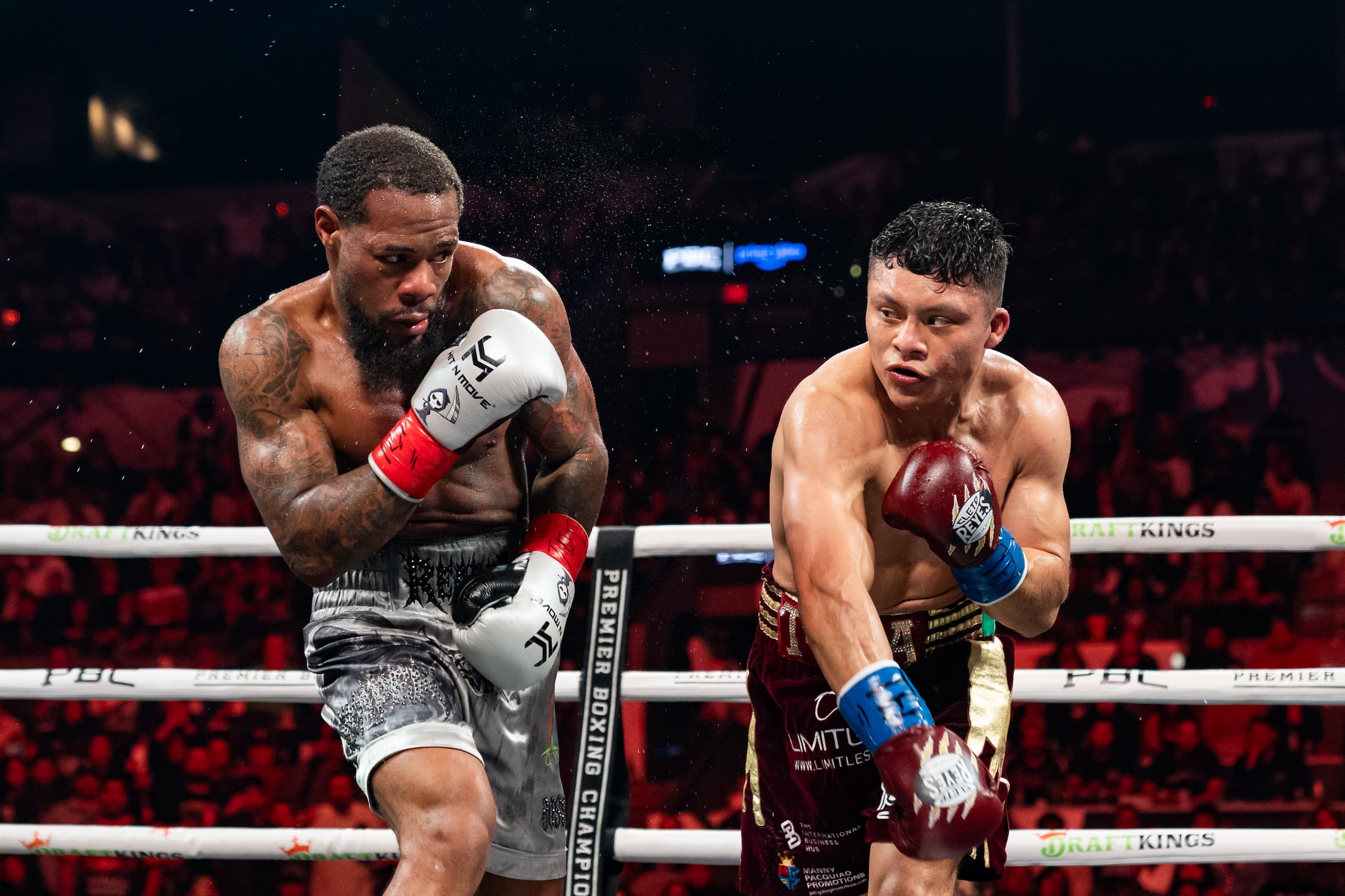 Video: Isaac Cruz and Lamont Roach fight to majority draw - FIGHTMAG