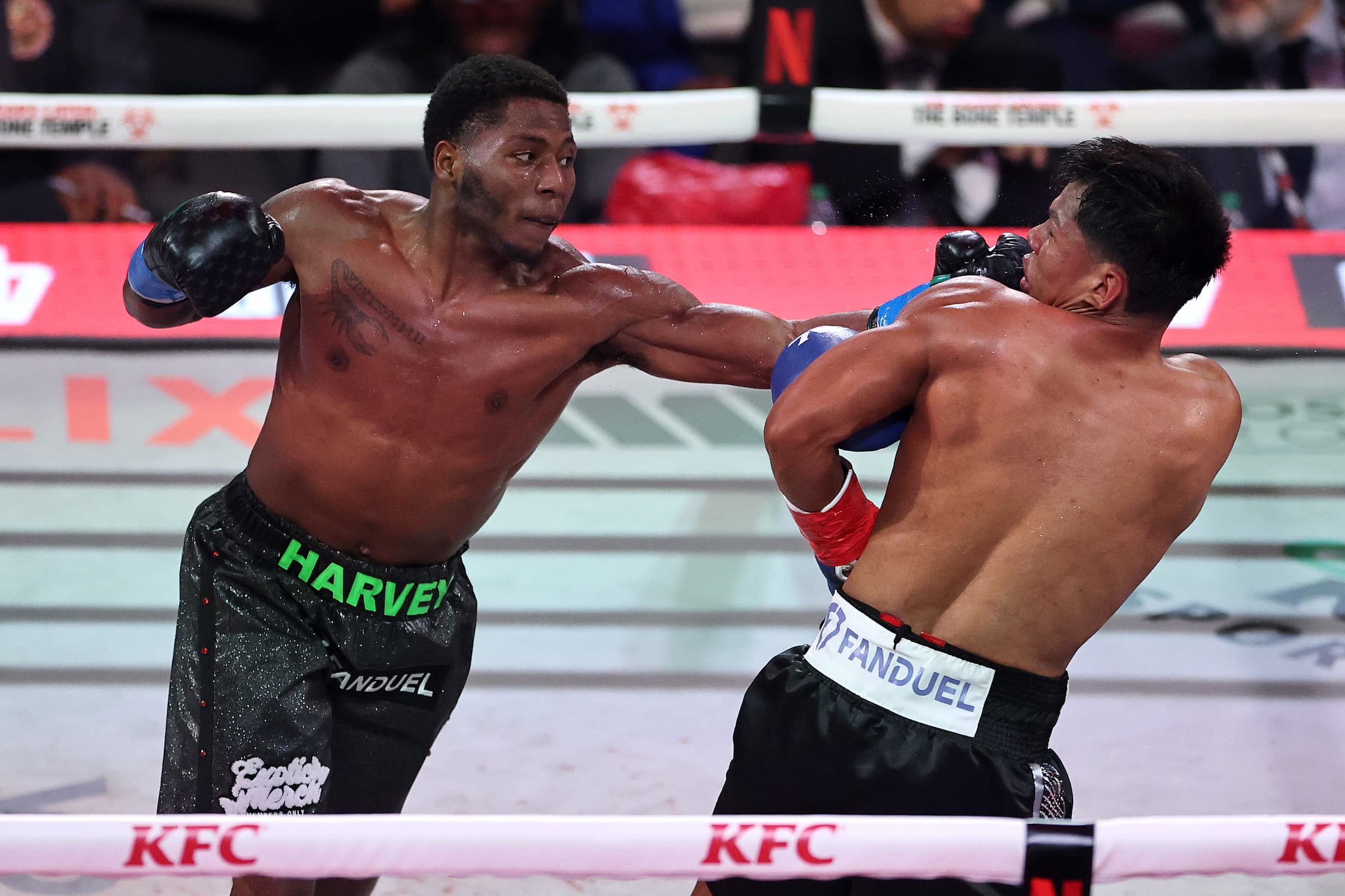 Video: Jahmal Harvey earns decision win over Kevin Cervantes - FIGHTMAG