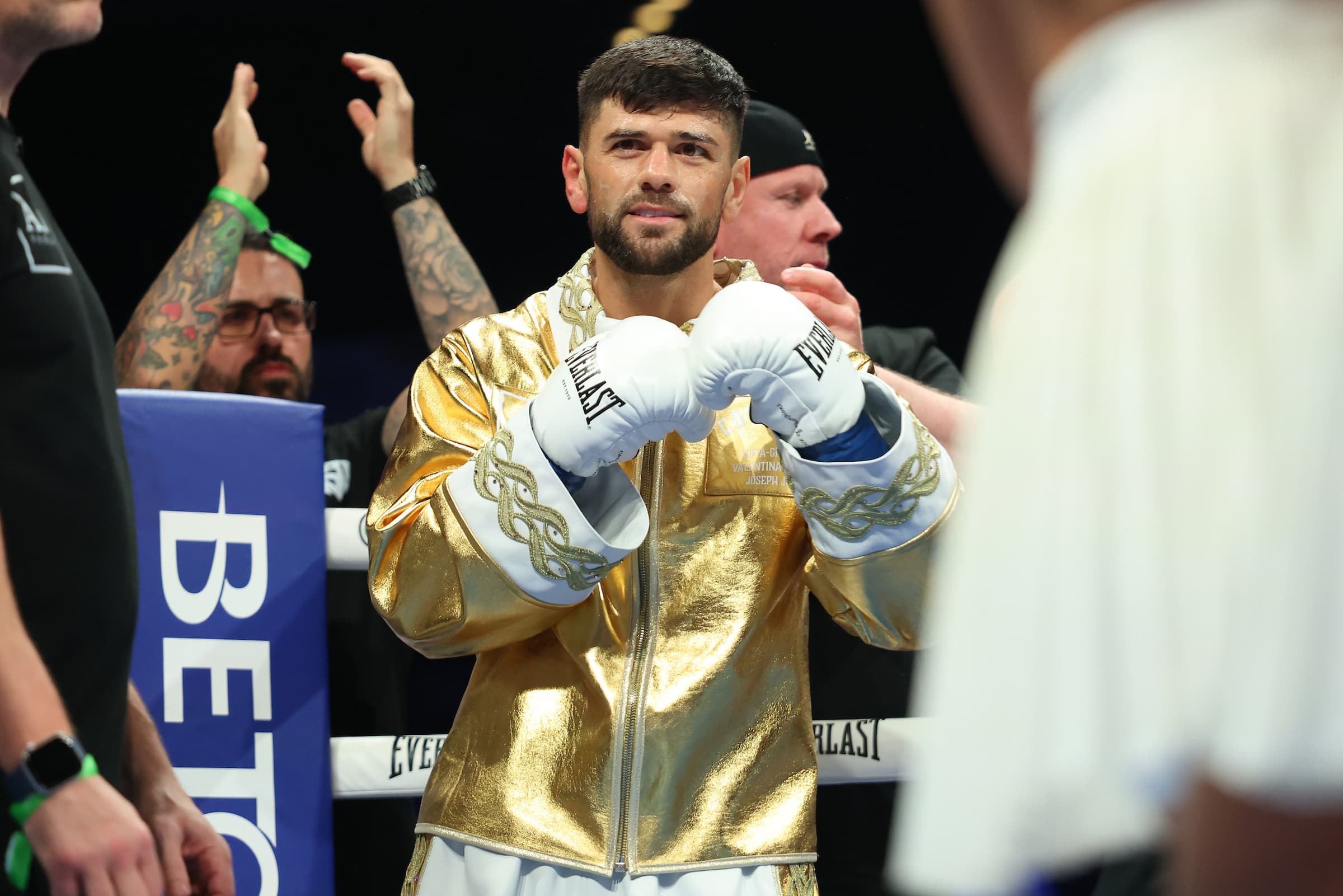 Video: Joe Cordina beats Gabriel Flores Jr by decision - FIGHTMAG