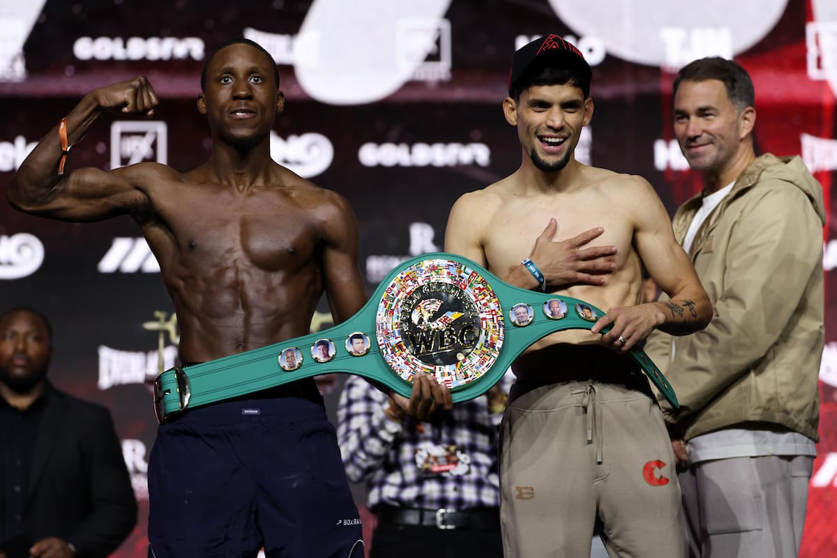 Photos: Lopez and Stevenson make weight for 140-pound title - FIGHTMAG