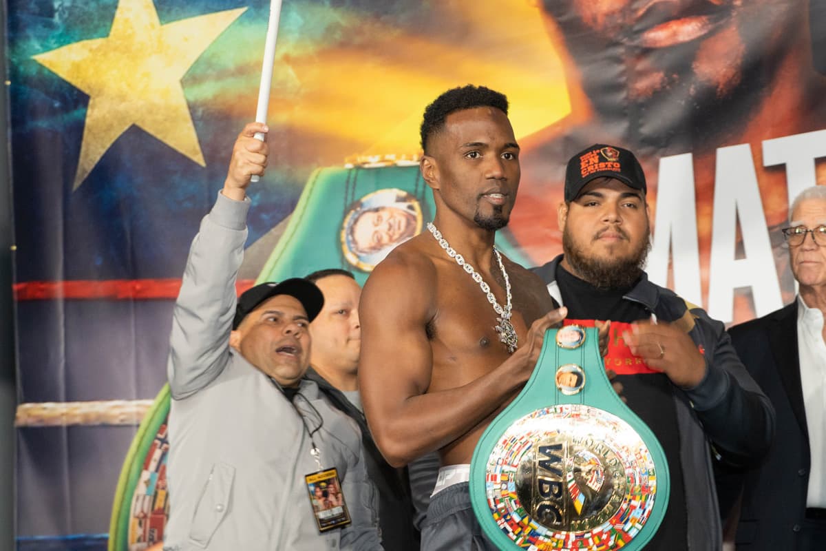 Photos: Matias and Smith make weight for 140-pound title - FIGHTMAG