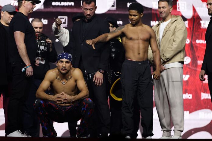 Photos: Lopez and Stevenson make weight for 140-pound title - FIGHTMAG