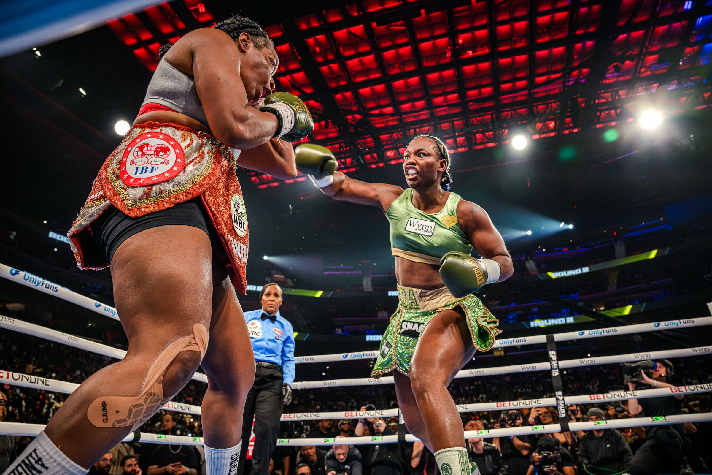 Live results: Claressa Shields beats Franchon Crews-Dezurn in rematch ...