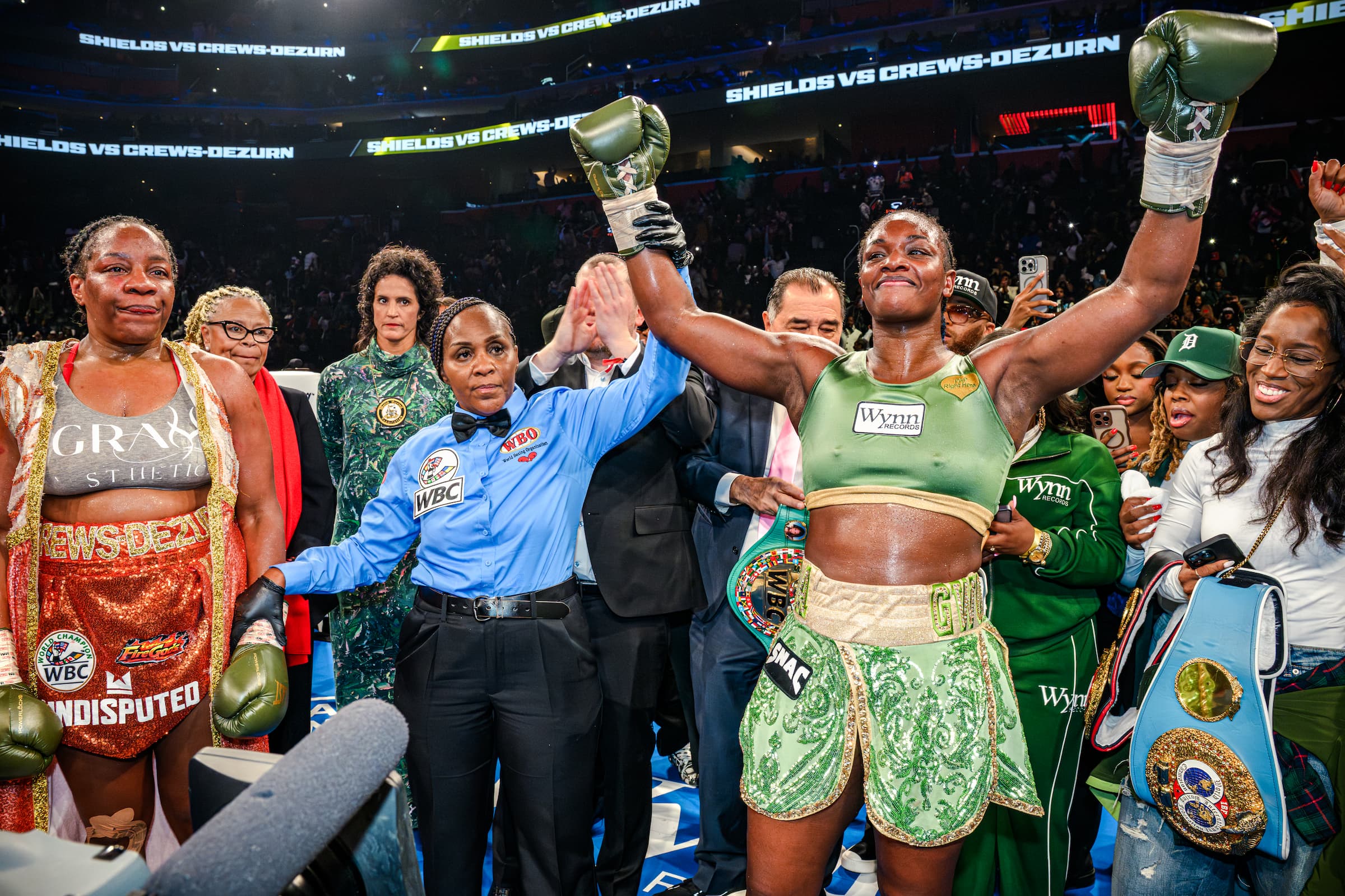 Claressa Shields vs Franchon Crews-Dezurn 2: Full fight video ...
