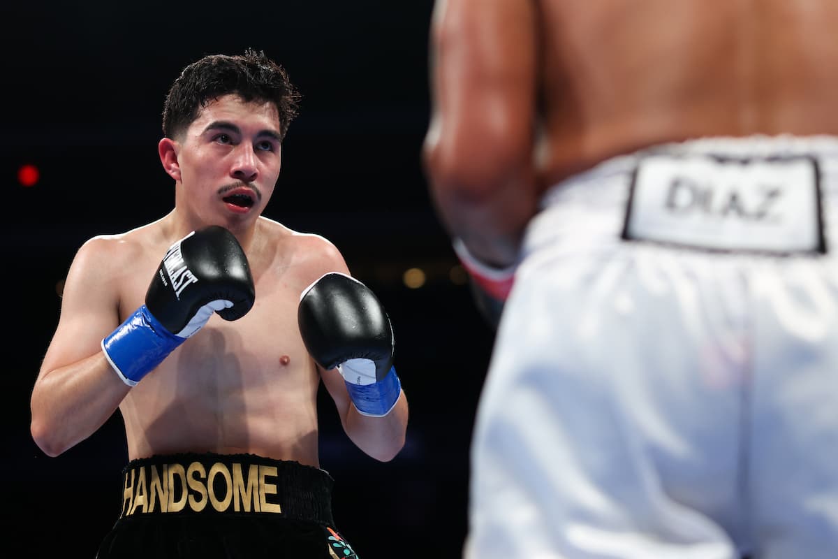 Live results: Emanuel Navarrete TKOs Eduardo Nunez to win title ...