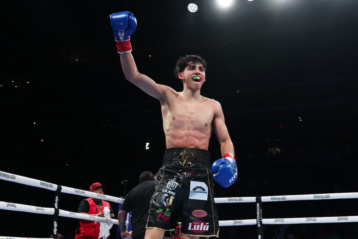 Live results: Emanuel Navarrete TKOs Eduardo Nunez to win title ...