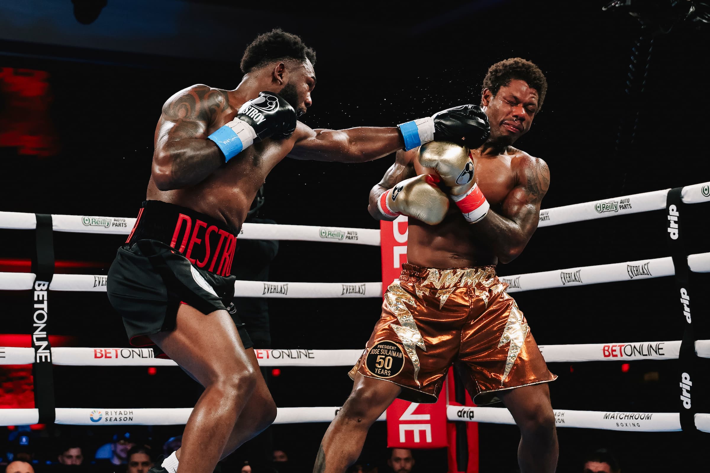 Live results: Carlos Adames beats Ammo Williams to retain title - Video ...