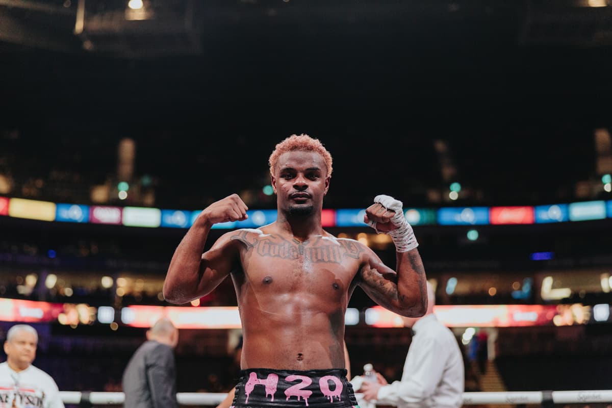 Live results: Deontay Wilder beats Derek Chisora by decision - Video ...