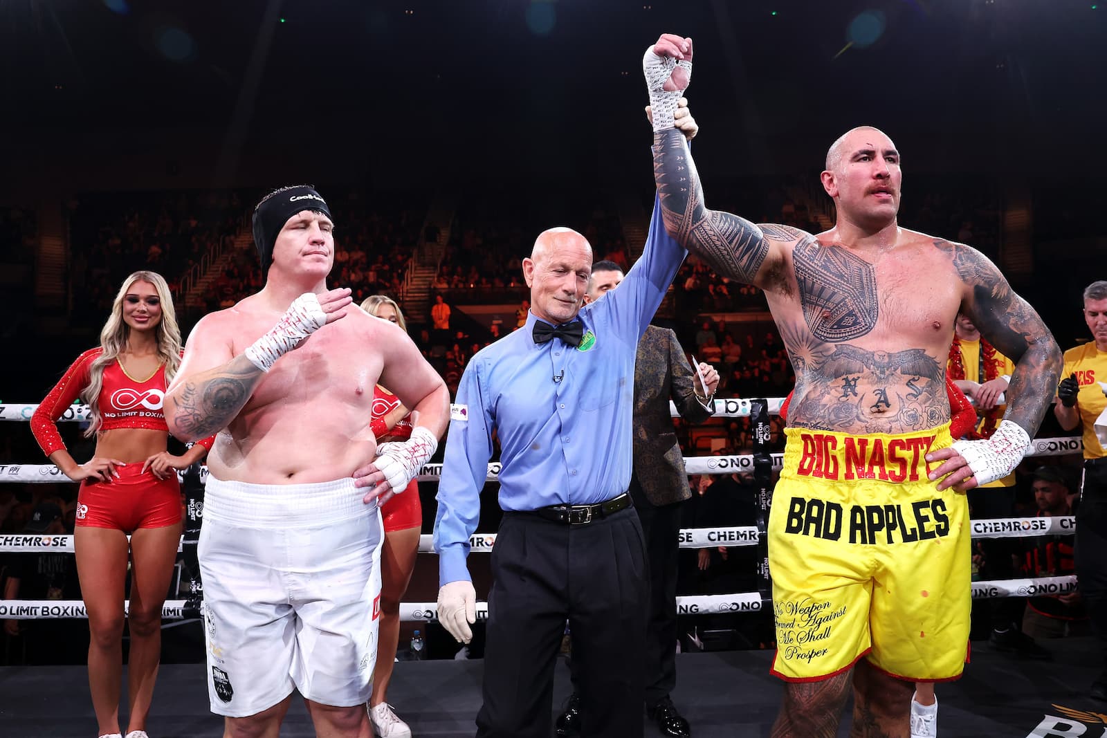 Video: Nelson Asofa-Solomona TKOs Jarrod Wallace in third round - FIGHTMAG