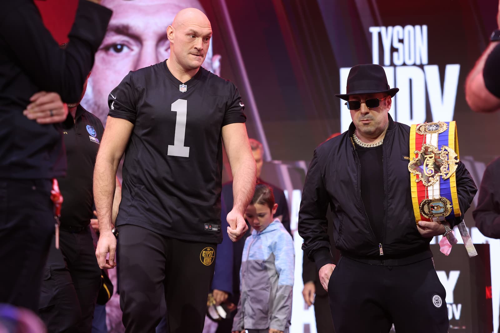 Live results: Tyson Fury beats Arslanbek Makhmudov by decision - Video ...