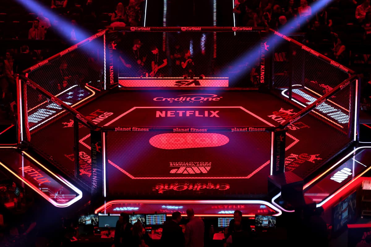 Live results: Rousey submits Carano in MMA fight on Netflix - Video ...