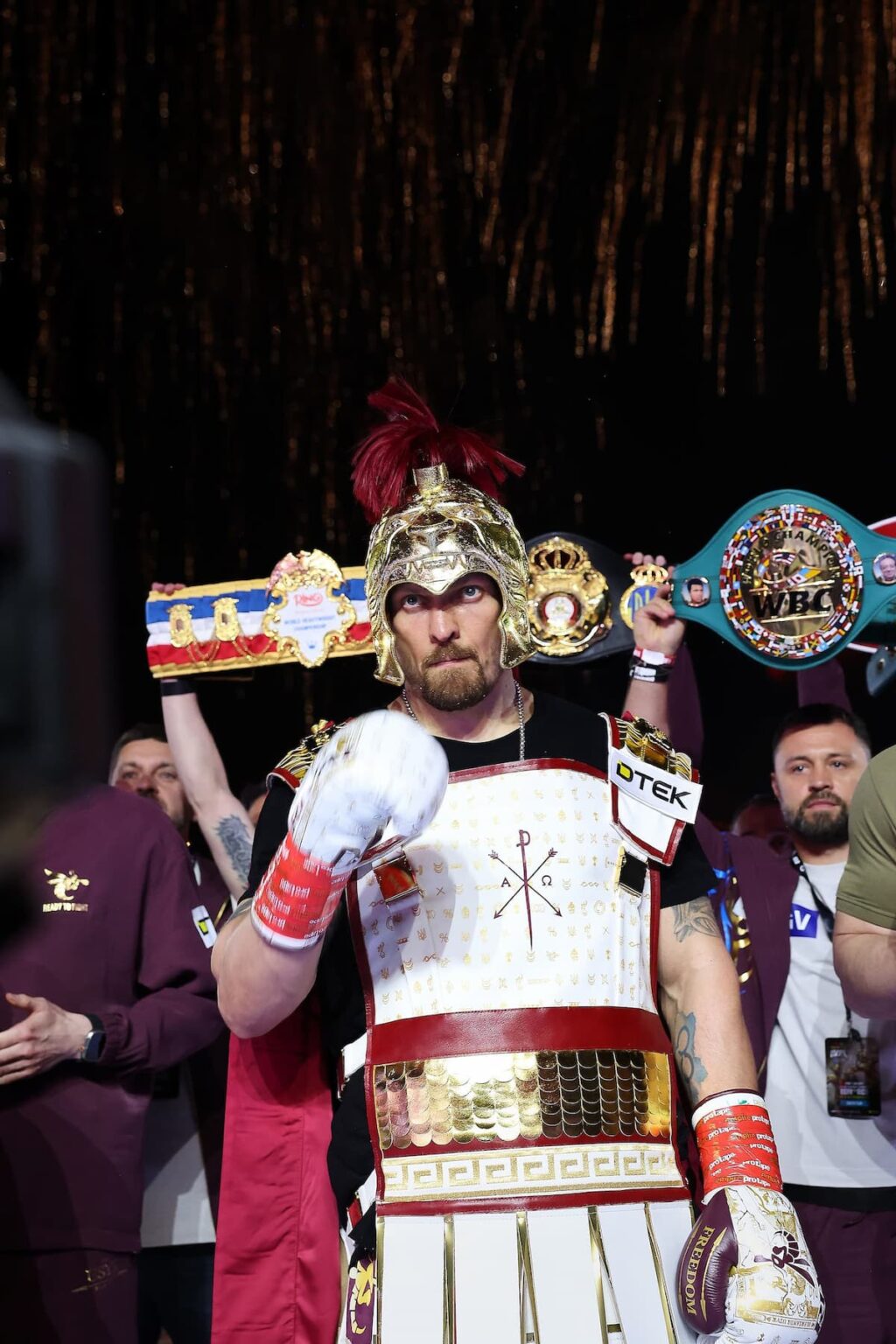 Photos: Oleksandr Usyk drops and stops Rico Verhoeven to retain title ...