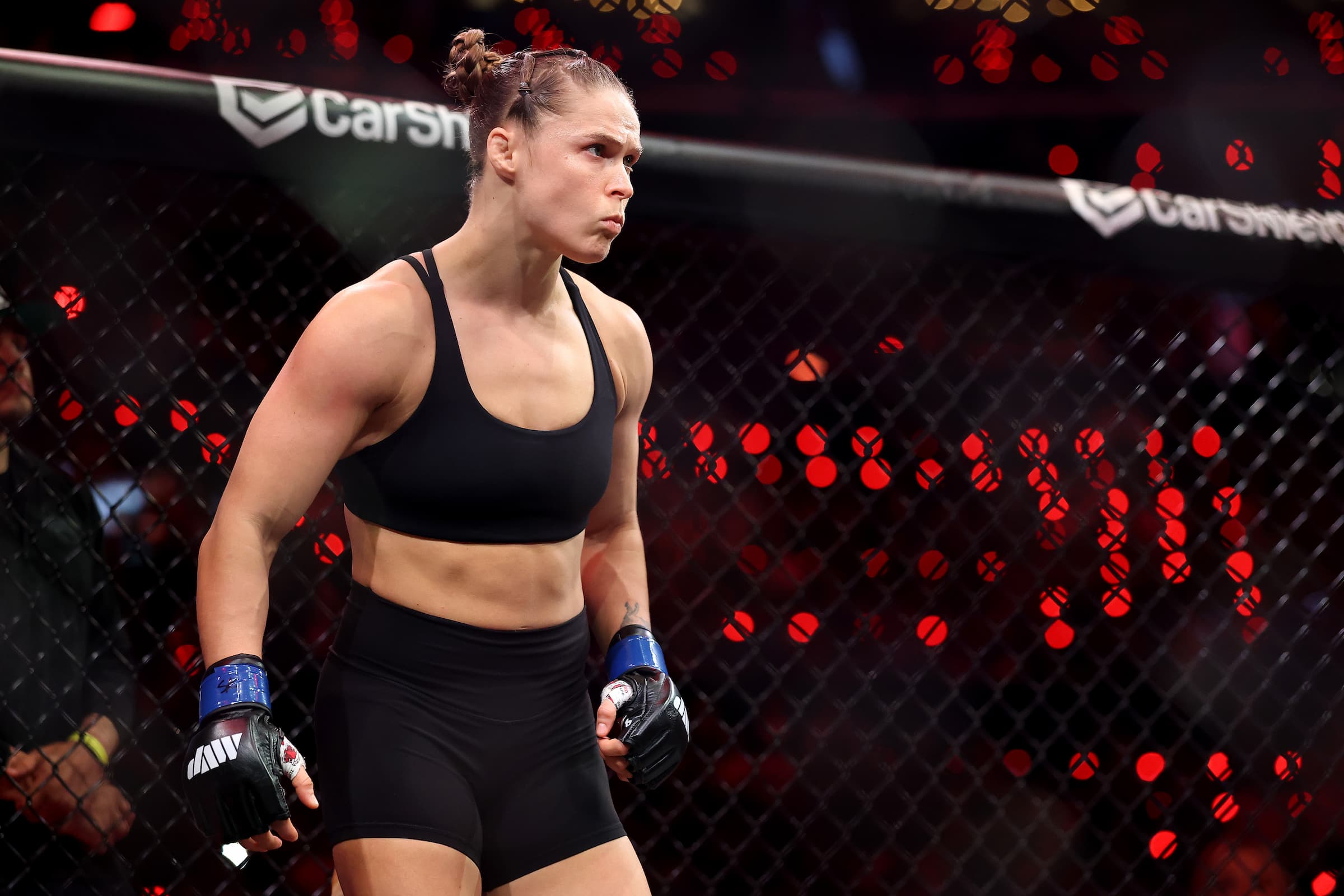 Live results: Rousey submits Carano in MMA fight on Netflix - Video ...