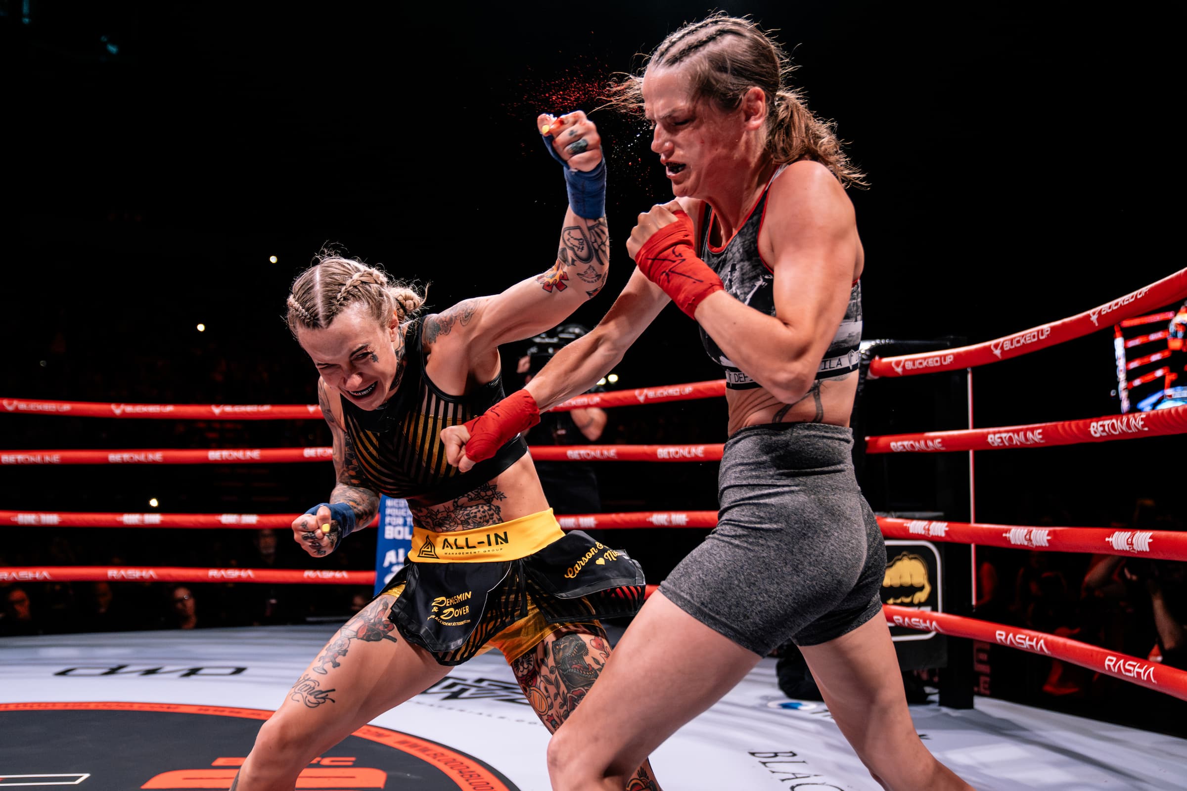 Video: Taylor Starling stops Sydney Smith at BKFC Blood 4 Blood - FIGHTMAG