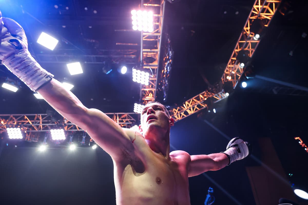 Zuffa Boxing 7 live results: Chris Billam-Smith TKOs Ryan Rozicki ...